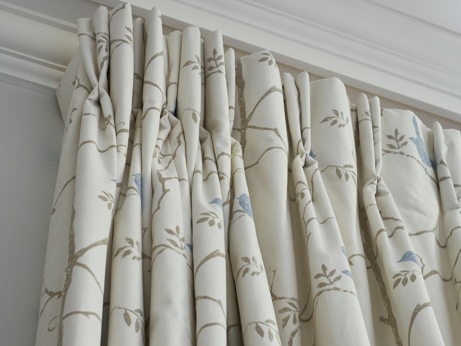 Buy Double Pleat Curtains les price in UAE | Dubai Curtains